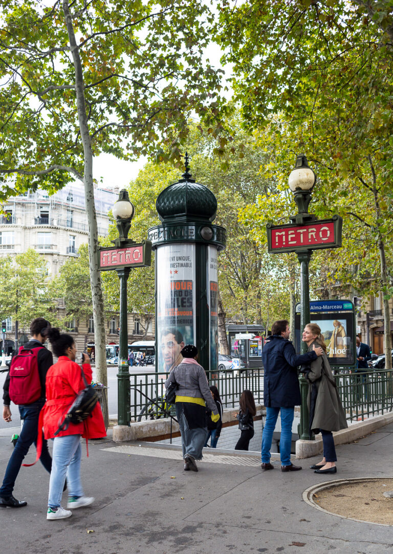 Walking All Around Paris - In My Own Style