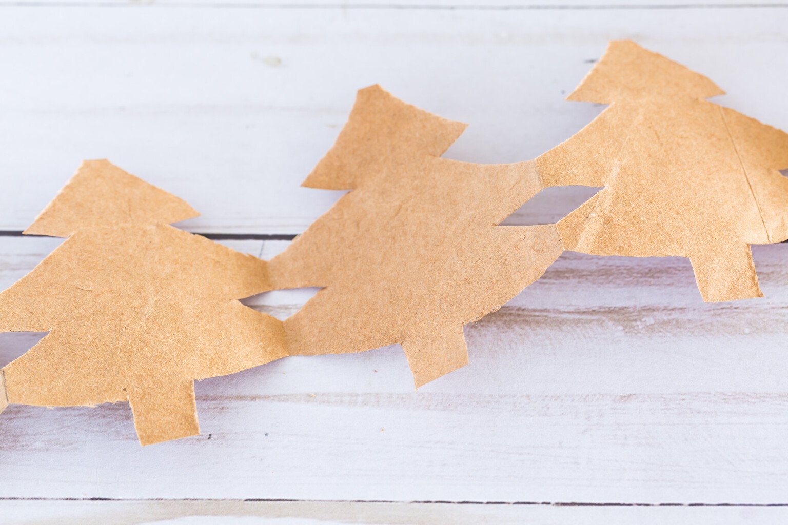 How to Make a Christmas Tree Paper Chain - In My Own Style