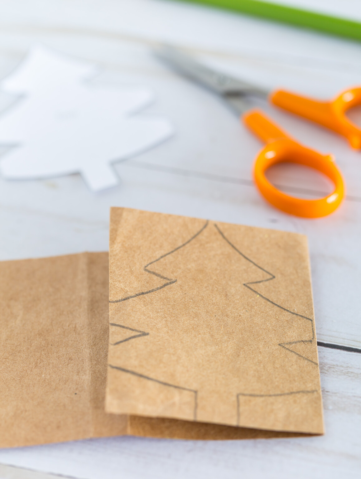 How to Make a Christmas Tree Paper Chain - In My Own Style