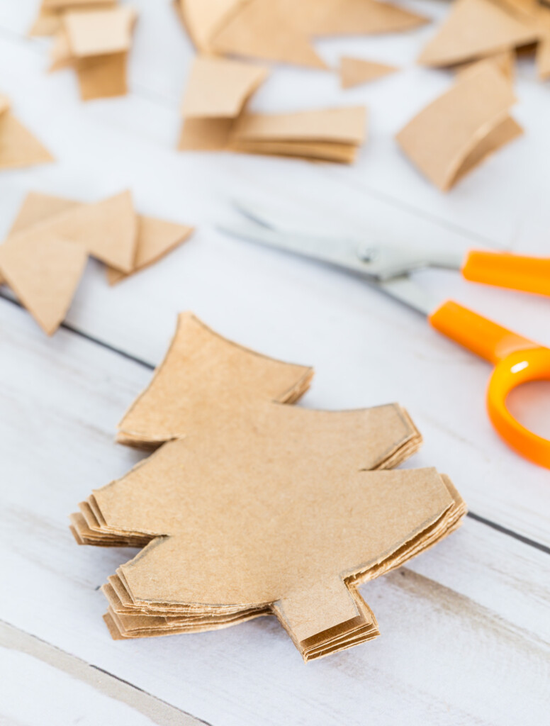 How to Make a Christmas Tree Paper Chain - In My Own Style