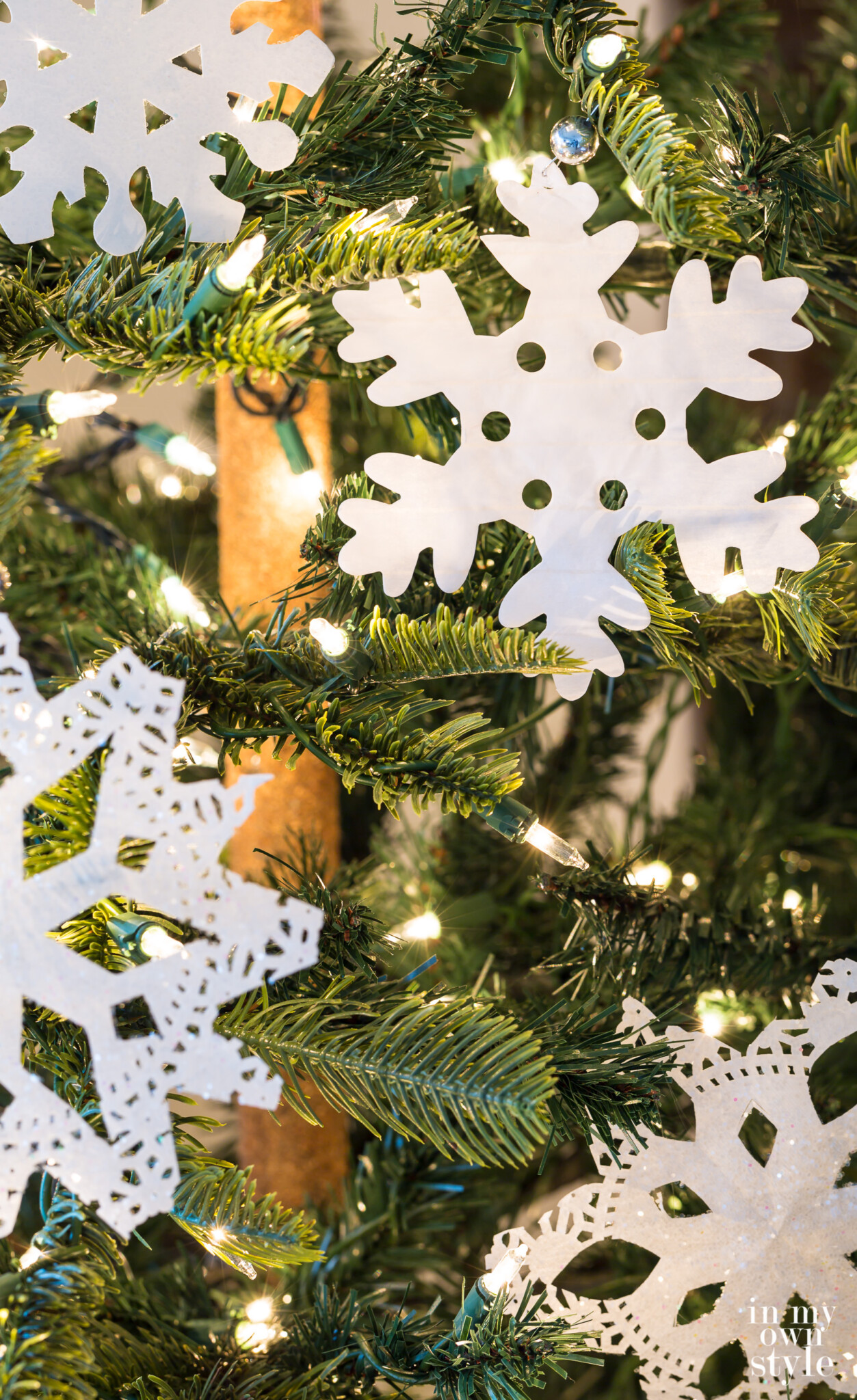 How to Make Paper Snowflakes Into Ornaments Using Paper Doilies - In My ...