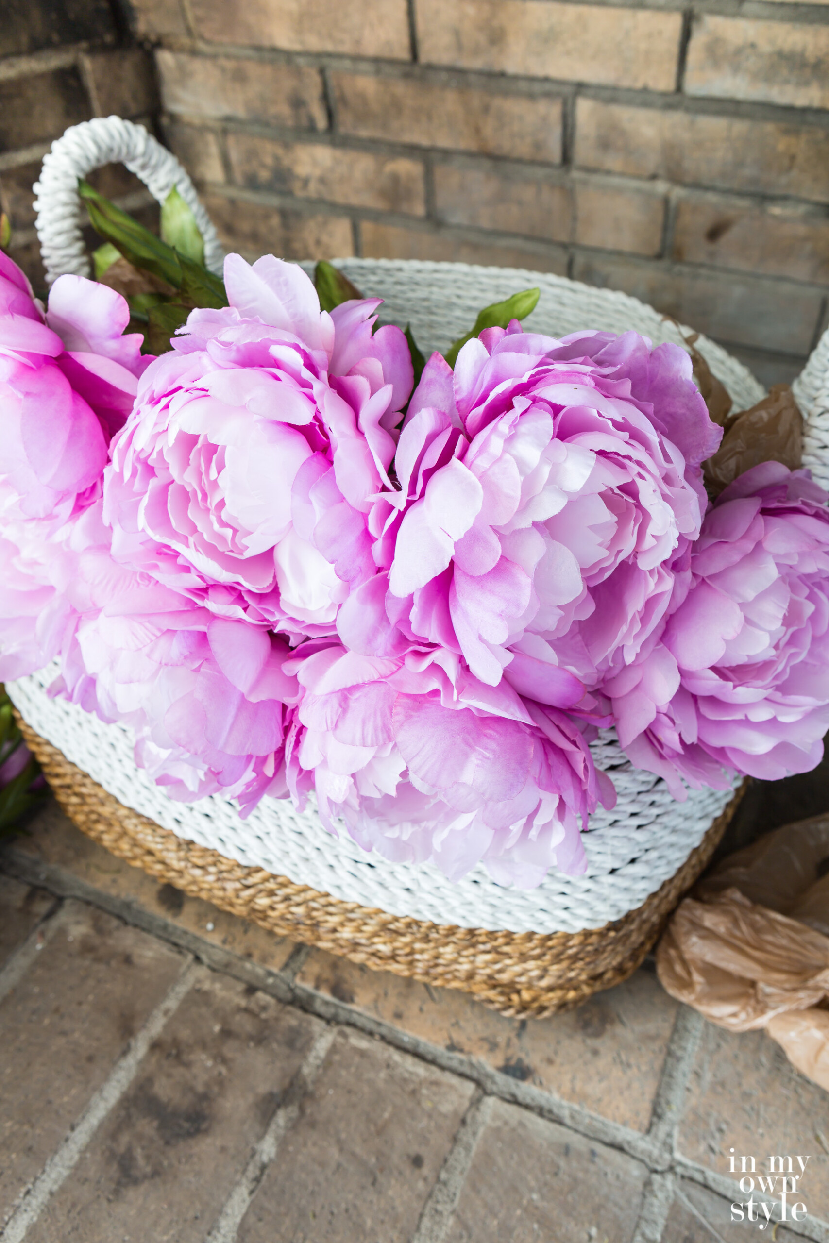 Decorating Tips When Using Large Baskets - In My Own Style