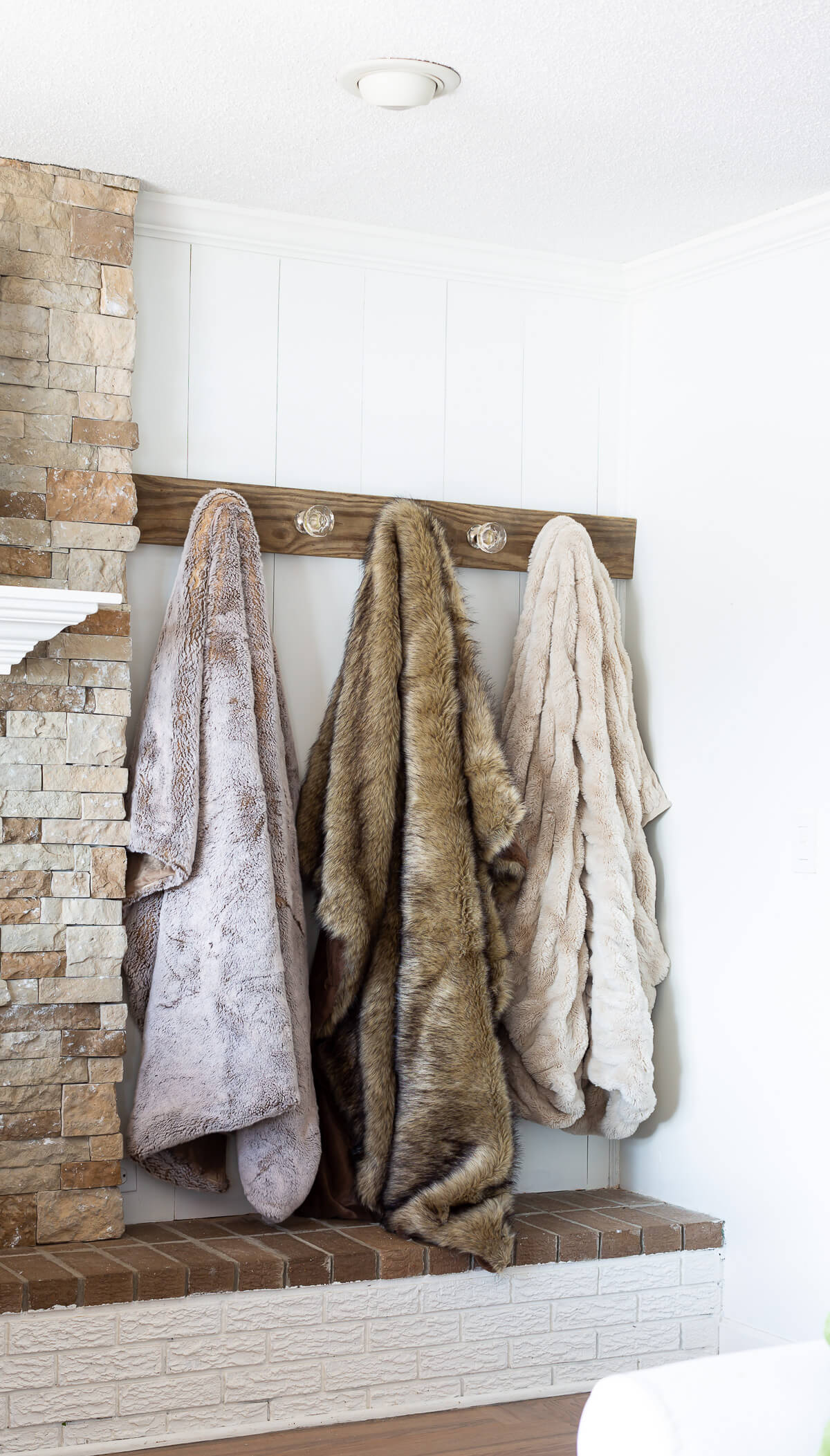Throw Blanket Holder for Living Room Wall - In My Own Style
